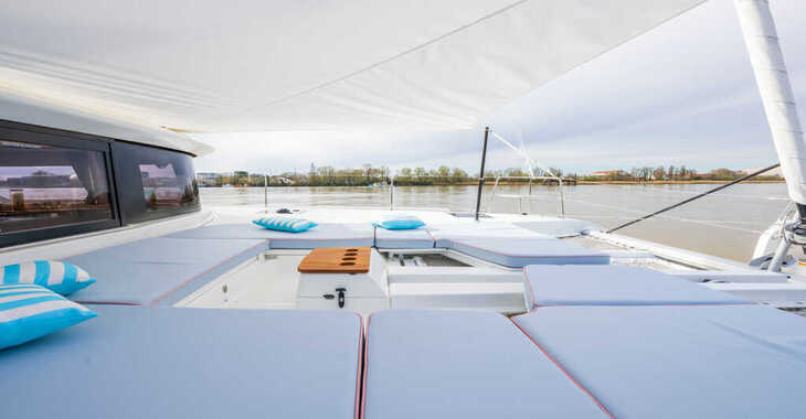 Alquilar catamarán con capacidad para 8 personas en Alimos Marina ref53092