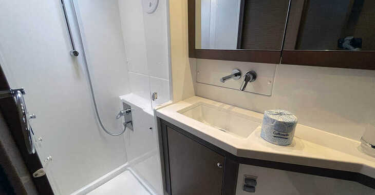 Alquilar catamarán con capacidad para 12 personas en Alimos Marina ref53707